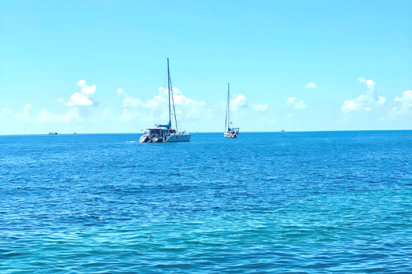 21 Must-Have Boat Day Essentials You Cannot Forget - Keep It Beachy