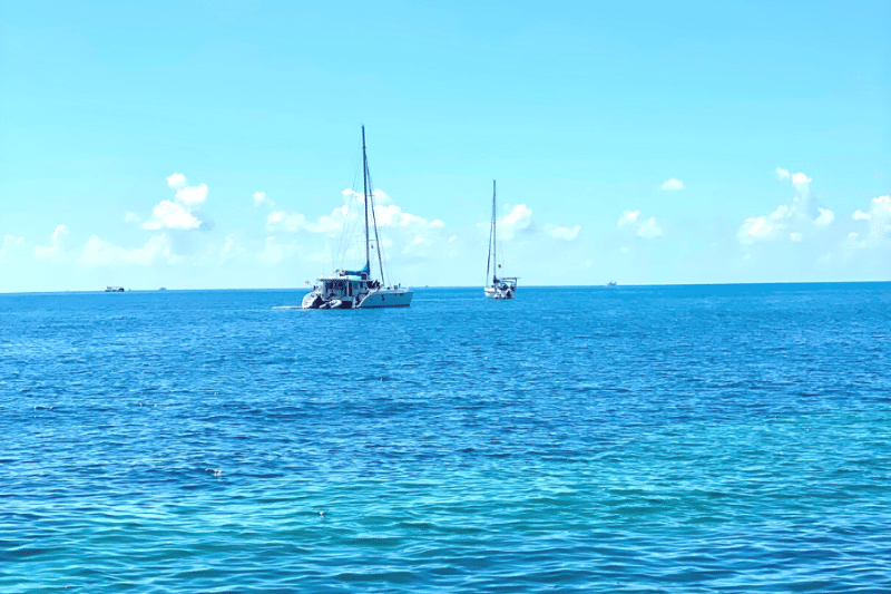 21 Must-Have Boat Day Essentials You Cannot Forget - Keep It Beachy